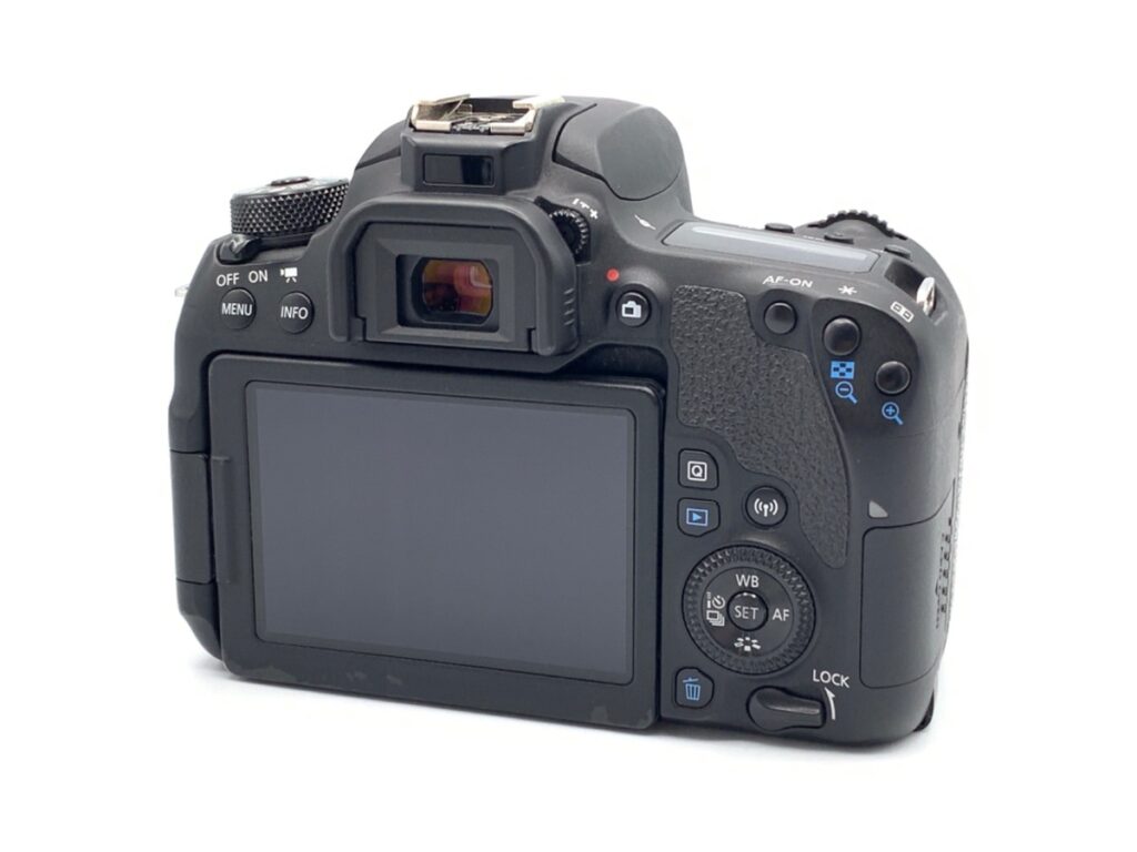 EOS 9000D入門機に見えて本格派まで満たす魔法のような一眼レフ - 魅惑の中望遠